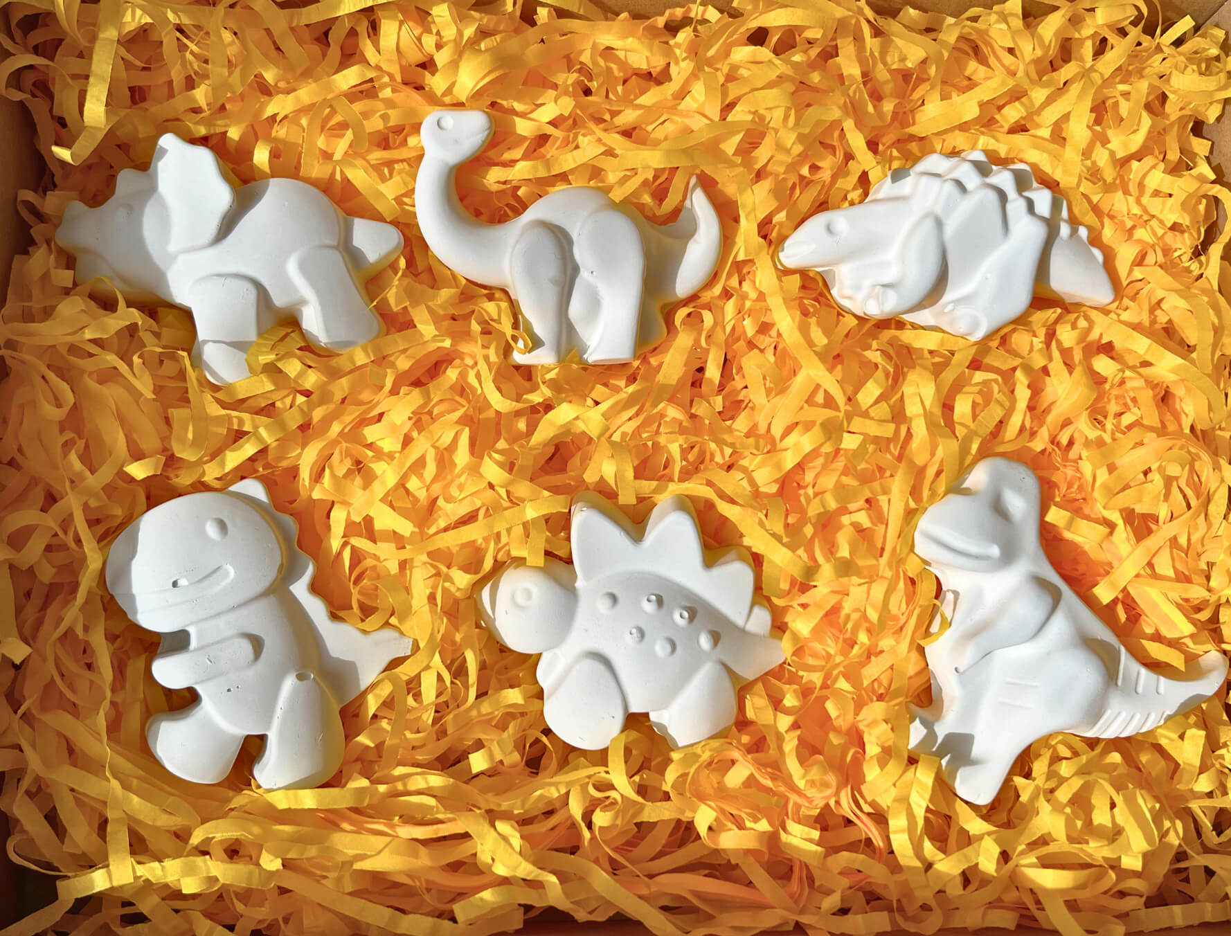 Creativity craft kit Dinosaurs, plaster painting figures | 42candles.com